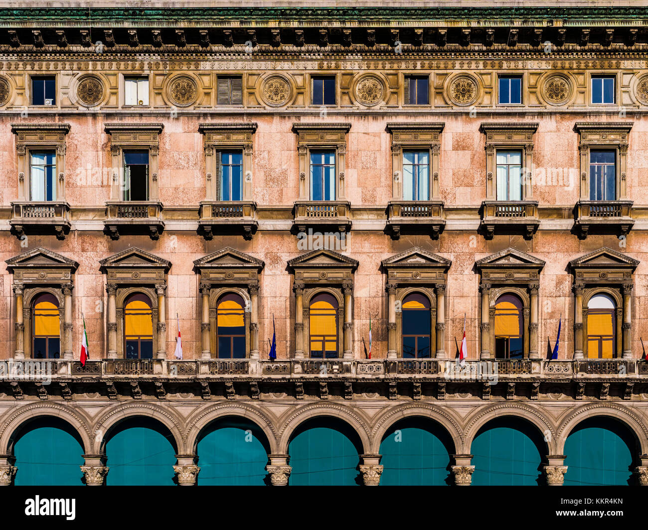 Milan cathedral square hi-res stock photography and images - Alamy