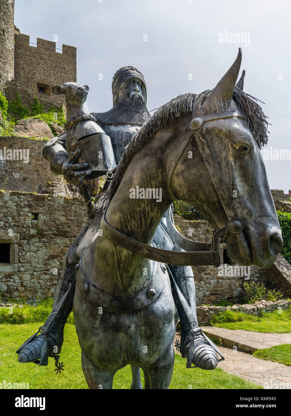 Knights statue hi-res stock photography and images - Alamy