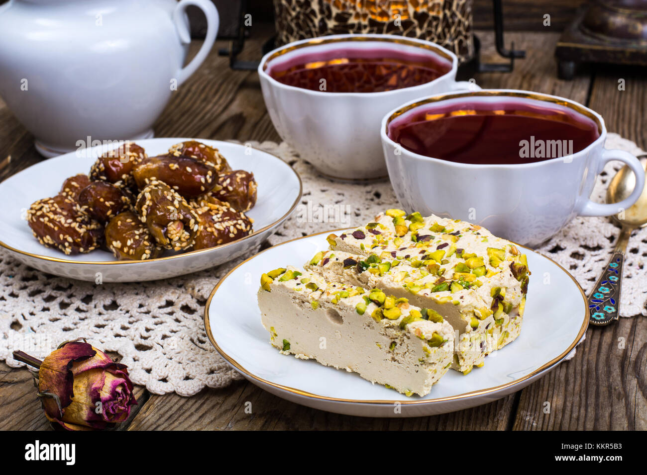 Arabic sweets hi-res stock photography and images - Alamy