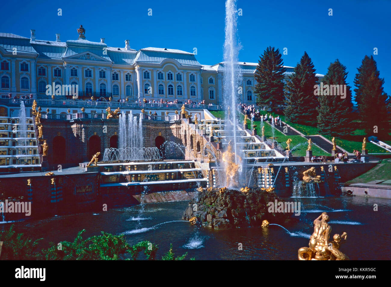 Grand peterhof palace hi-res stock photography and images - Alamy