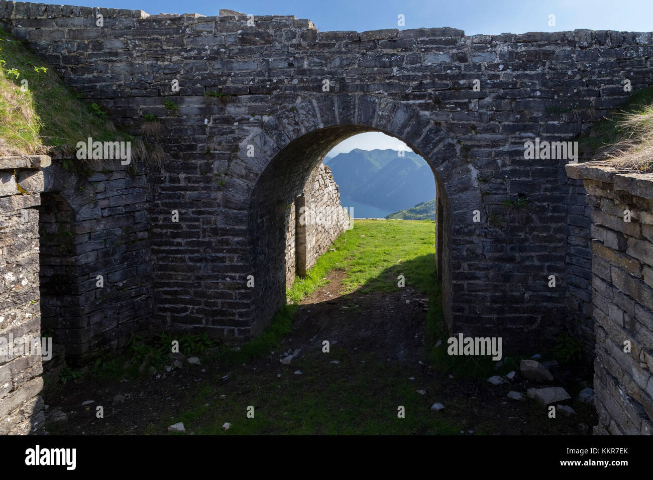 Embrasure hi-res stock photography and images - Alamy