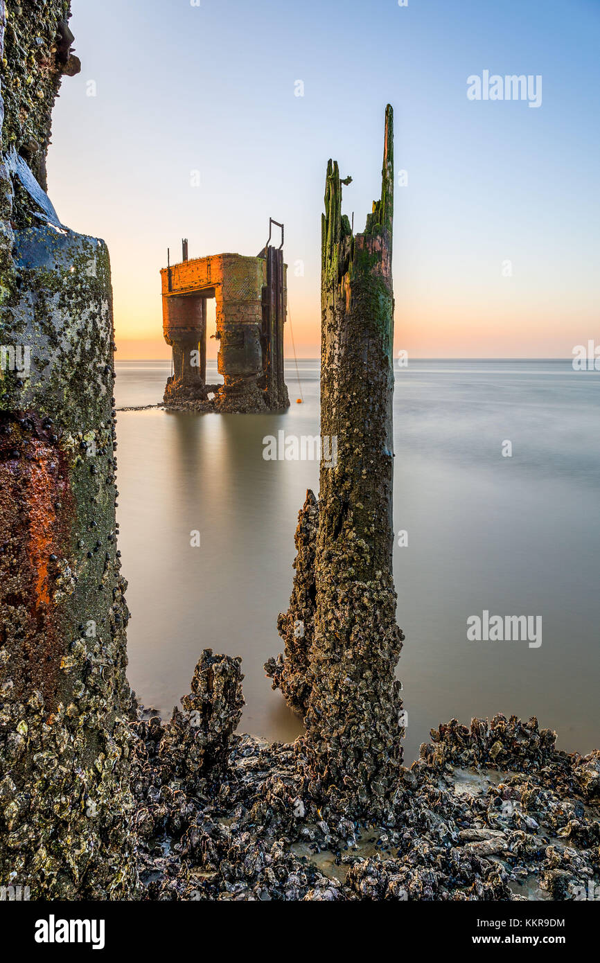 Old jetty sea hi-res stock photography and images - Alamy