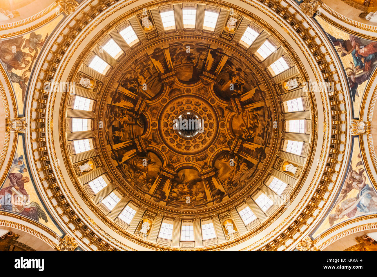 St. paul's cathedral dome interior hi-res stock photography and images - Alamy