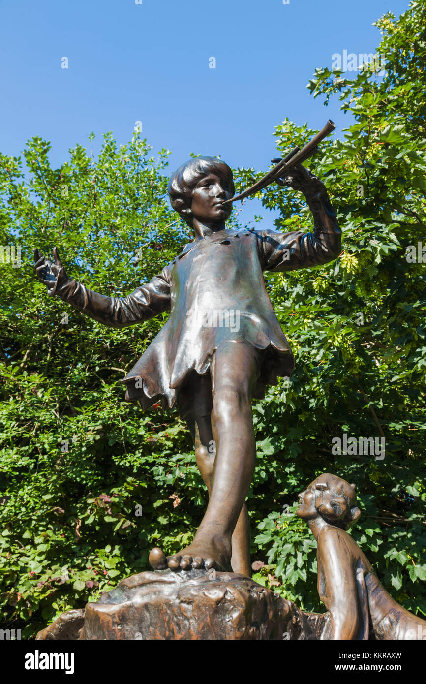 Peter pan statue hi-res stock photography and images - Alamy