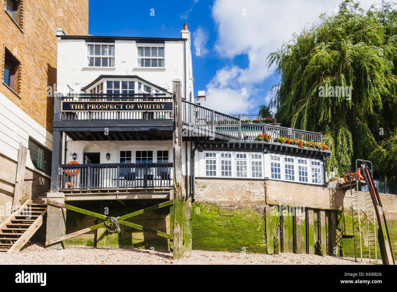 Wapping pub london hi-res stock photography and images - Alamy