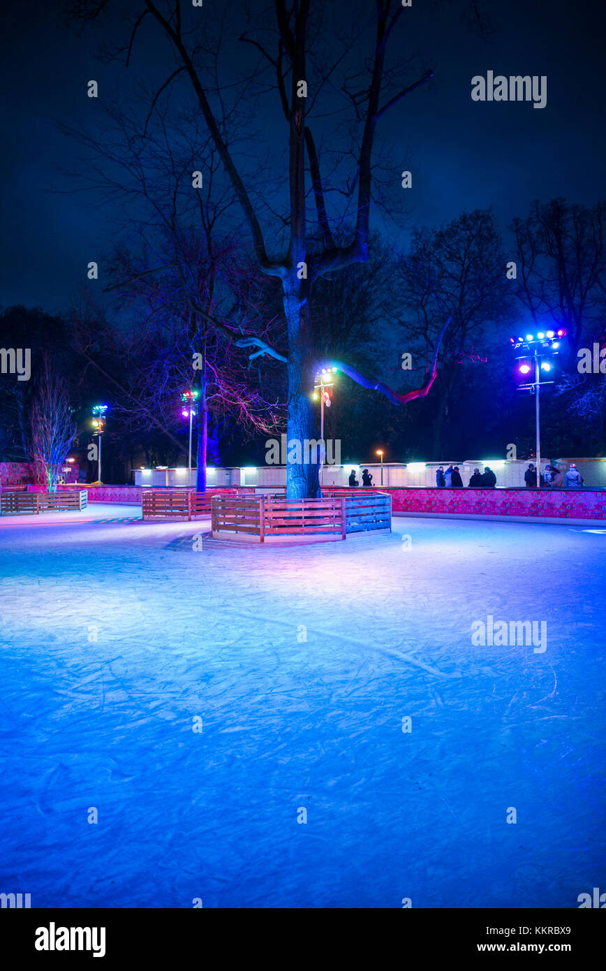 Rathausplatz ice skating rink by town hall hi-res stock photography and ...