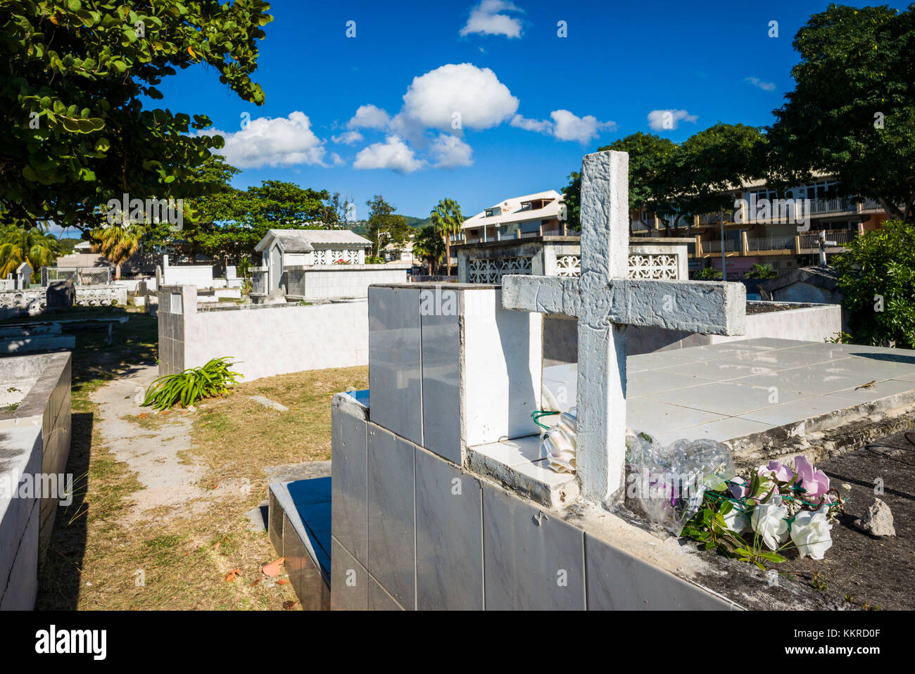 Above ground cemetery hi-res stock photography and images - Alamy