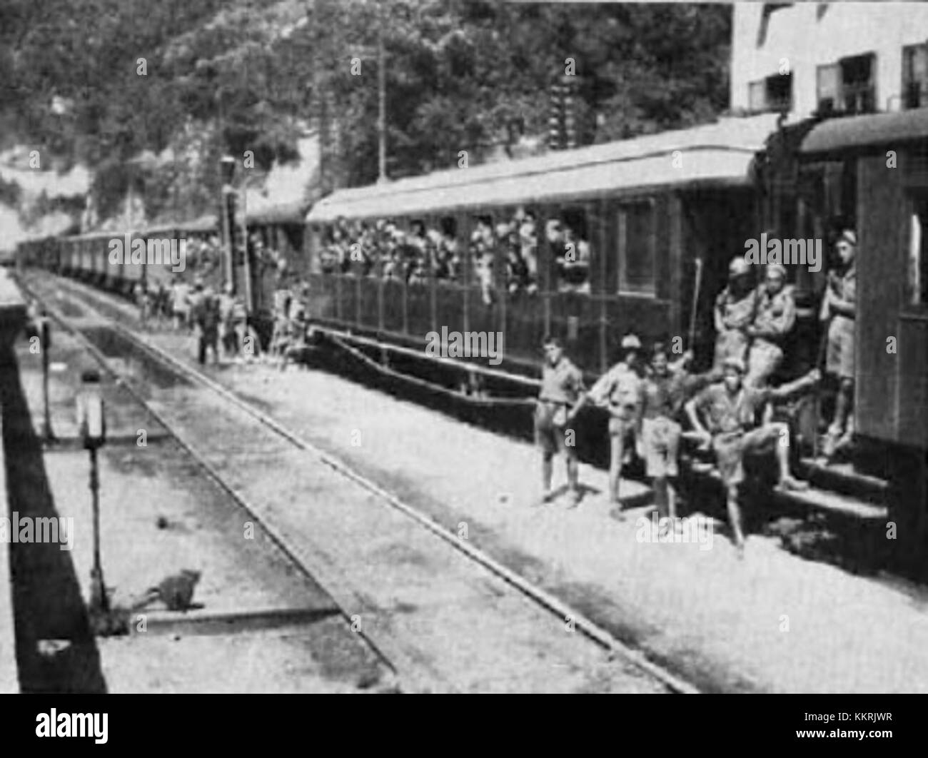 This image, titled 'Slovenski skavti na poti iz Beograda,' translates ...