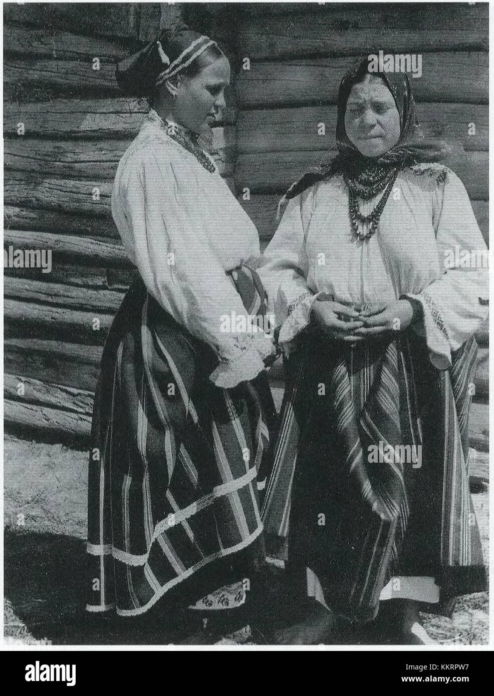 A photograph from 1908 showing women from the odnodvorki community in ...