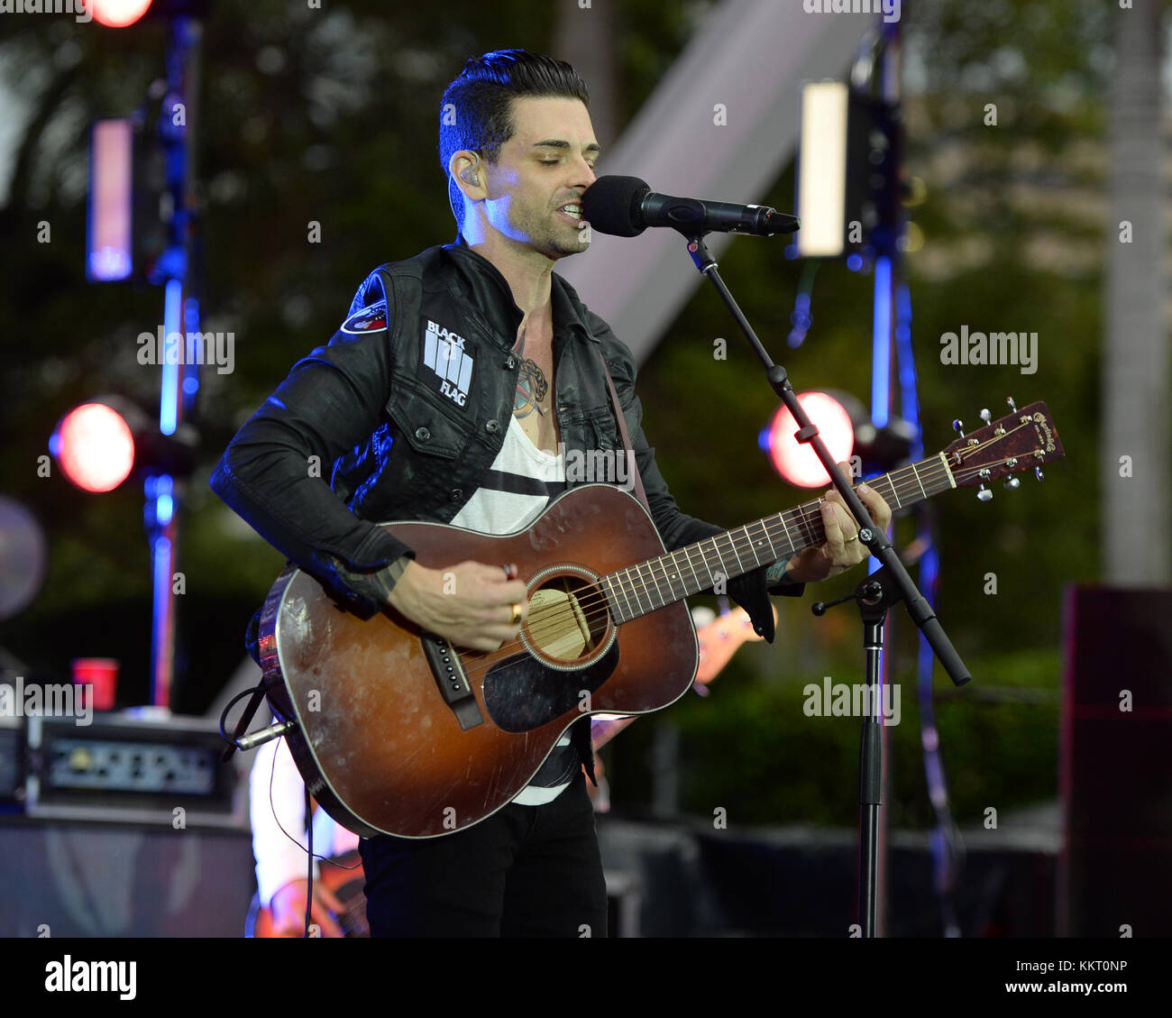 MIAMI FL - JUNE 06: Chris Carrabba of Dashboard Confessional performs ...
