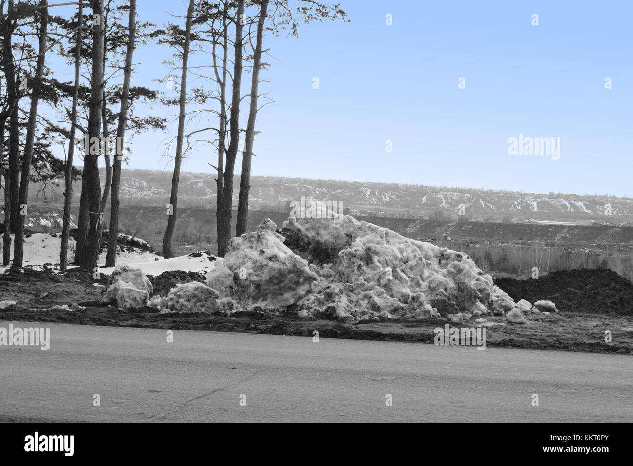 Big snow pile hi-res stock photography and images - Alamy