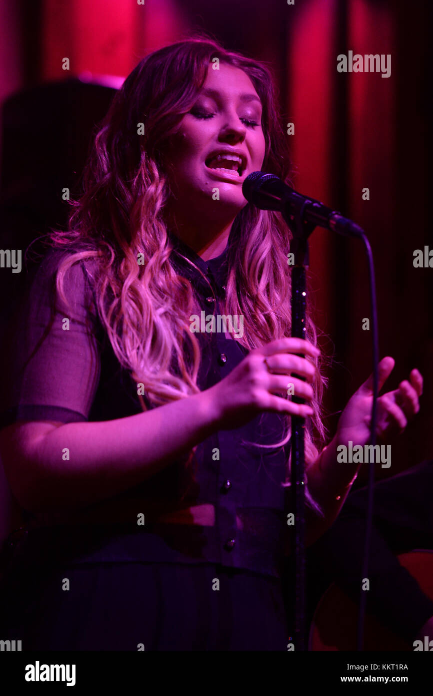 Ella henderson singer hi-res stock photography and images - Alamy