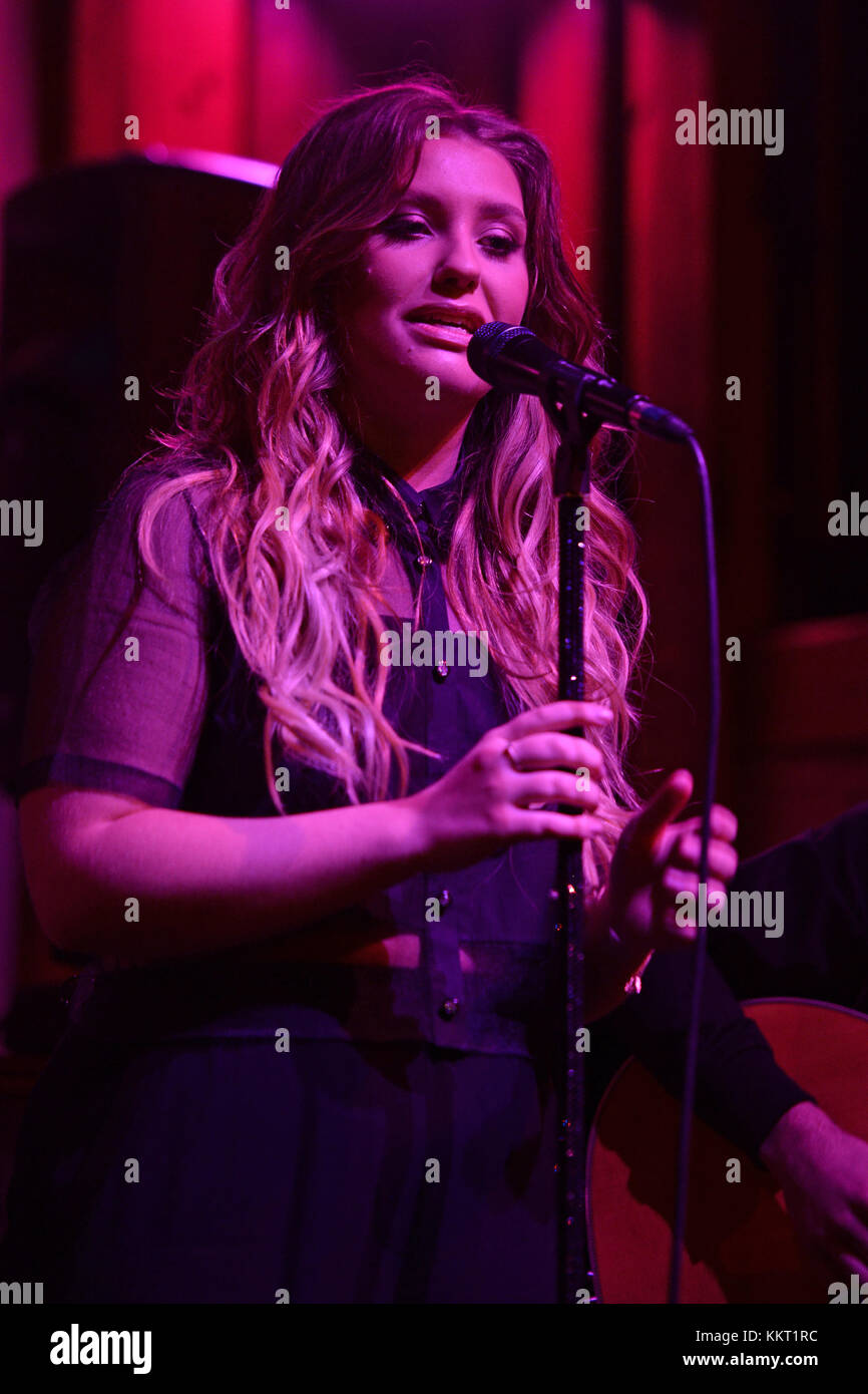 Ella henderson singer hi-res stock photography and images - Alamy