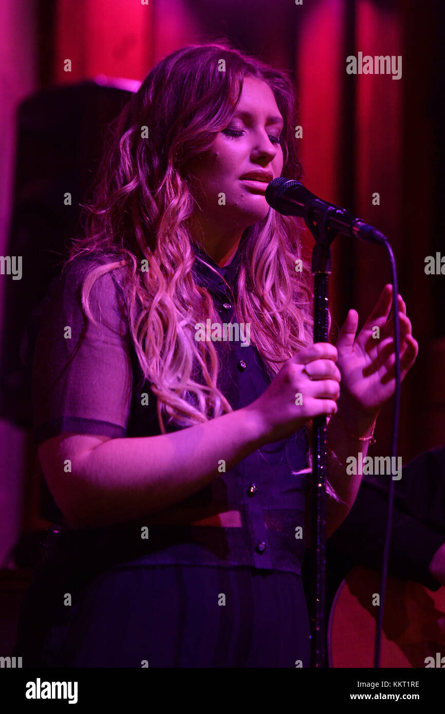 Ella henderson singer hi-res stock photography and images - Alamy