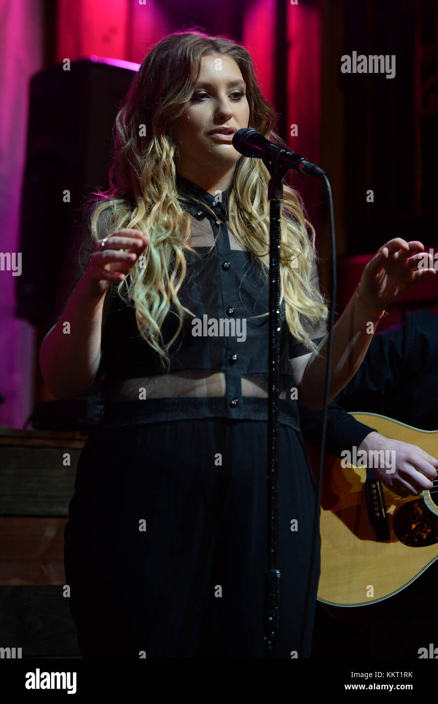 Ella henderson singer hi-res stock photography and images - Alamy