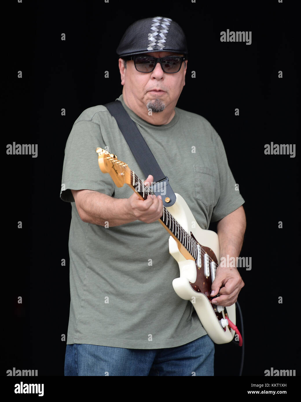 BOCA RATON - JANUARY 18: Cesar Rosas of Los Lobos performs during the ...