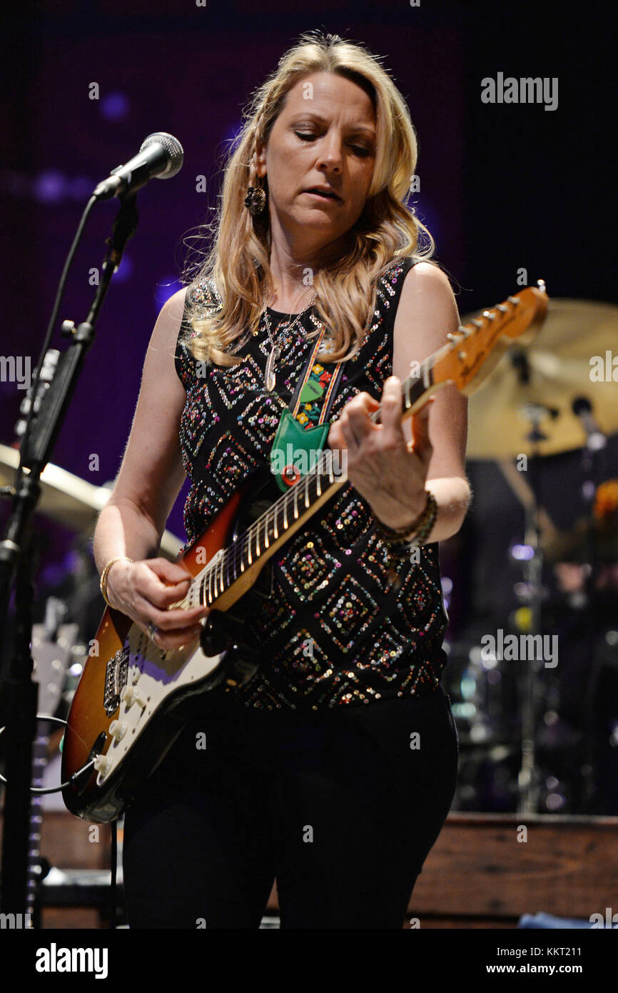BOCA RATON - JANUARY 18: Susan Tedeschi of Tedeschi Trucks Band ...