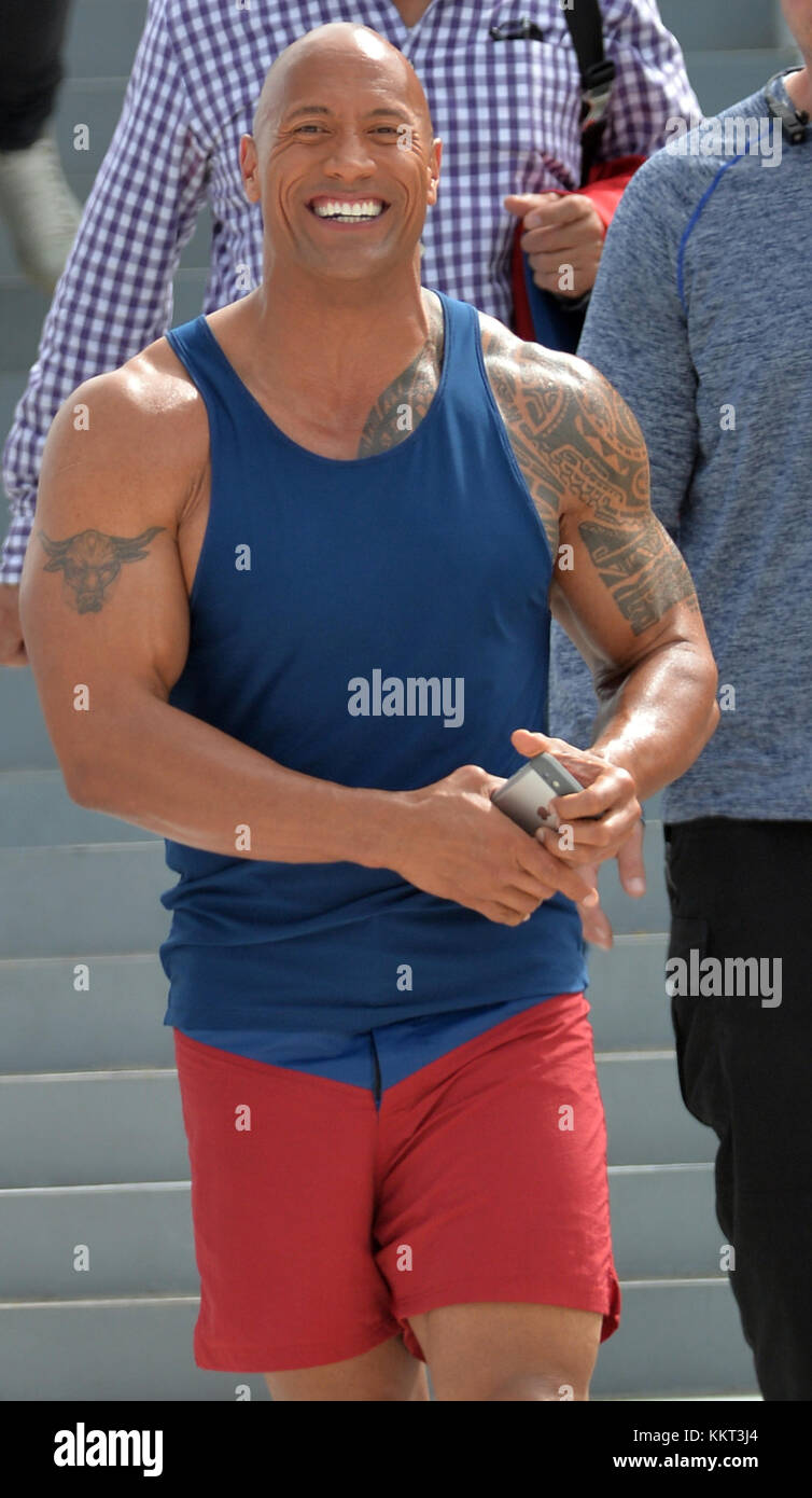 MIAMI BEACH, FL - MARCH 08: Actor's Zac Efron, Dwayne Johnson ...