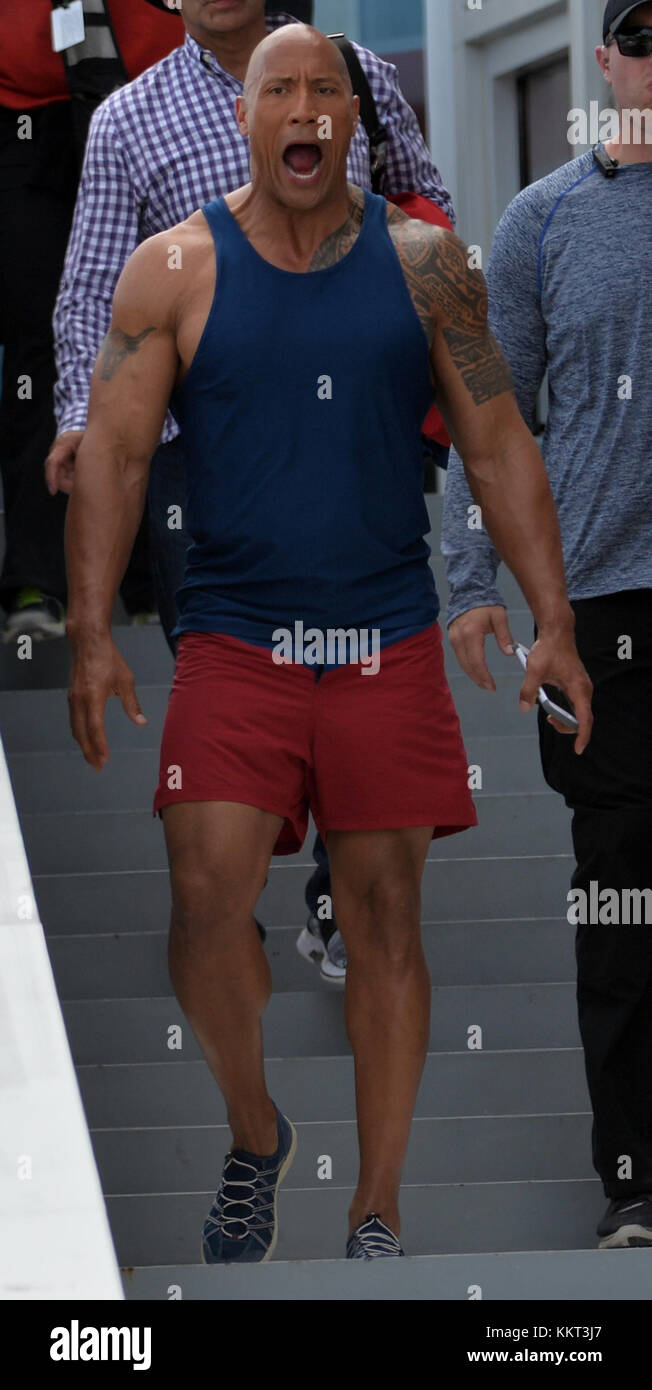 MIAMI BEACH, FL - MARCH 08: Actor's Zac Efron, Dwayne Johnson ...