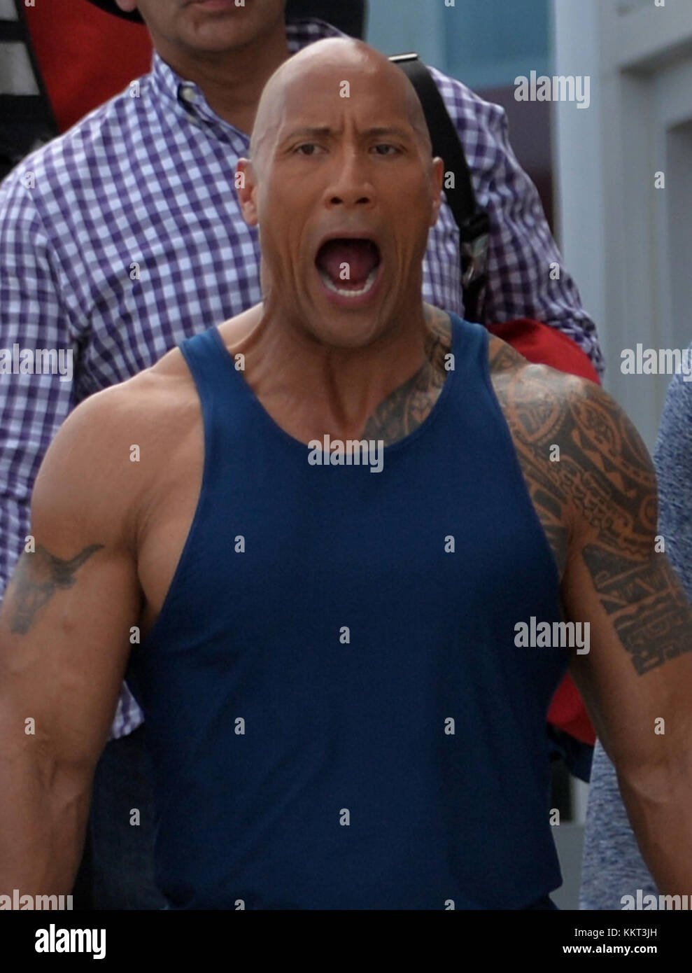 MIAMI BEACH, FL - MARCH 08: Actor's Zac Efron, Dwayne Johnson ...