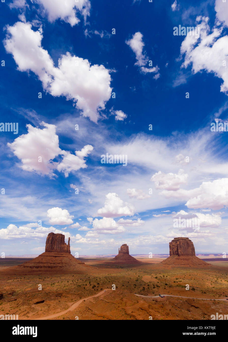 The sandstone butte mountains of Monument Valley, AZ (USA Stock Photo ...