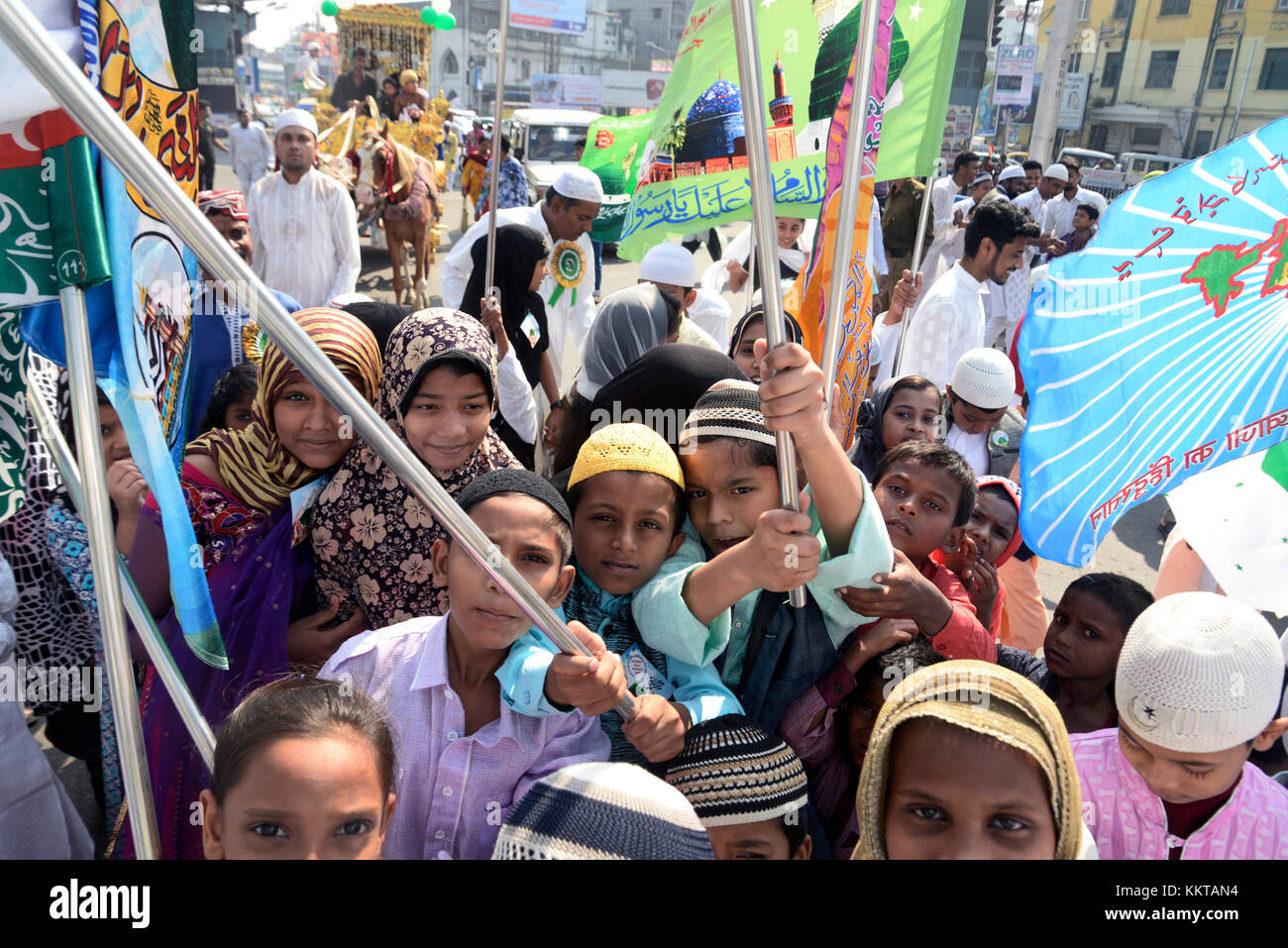 Kolkata, India. 02nd Dec, 2017. Indian Muslim men, Muslim girls and ...