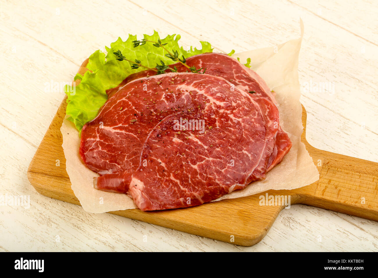 Raw beef schnitzel with spices ready for griil Stock Photo - Alamy