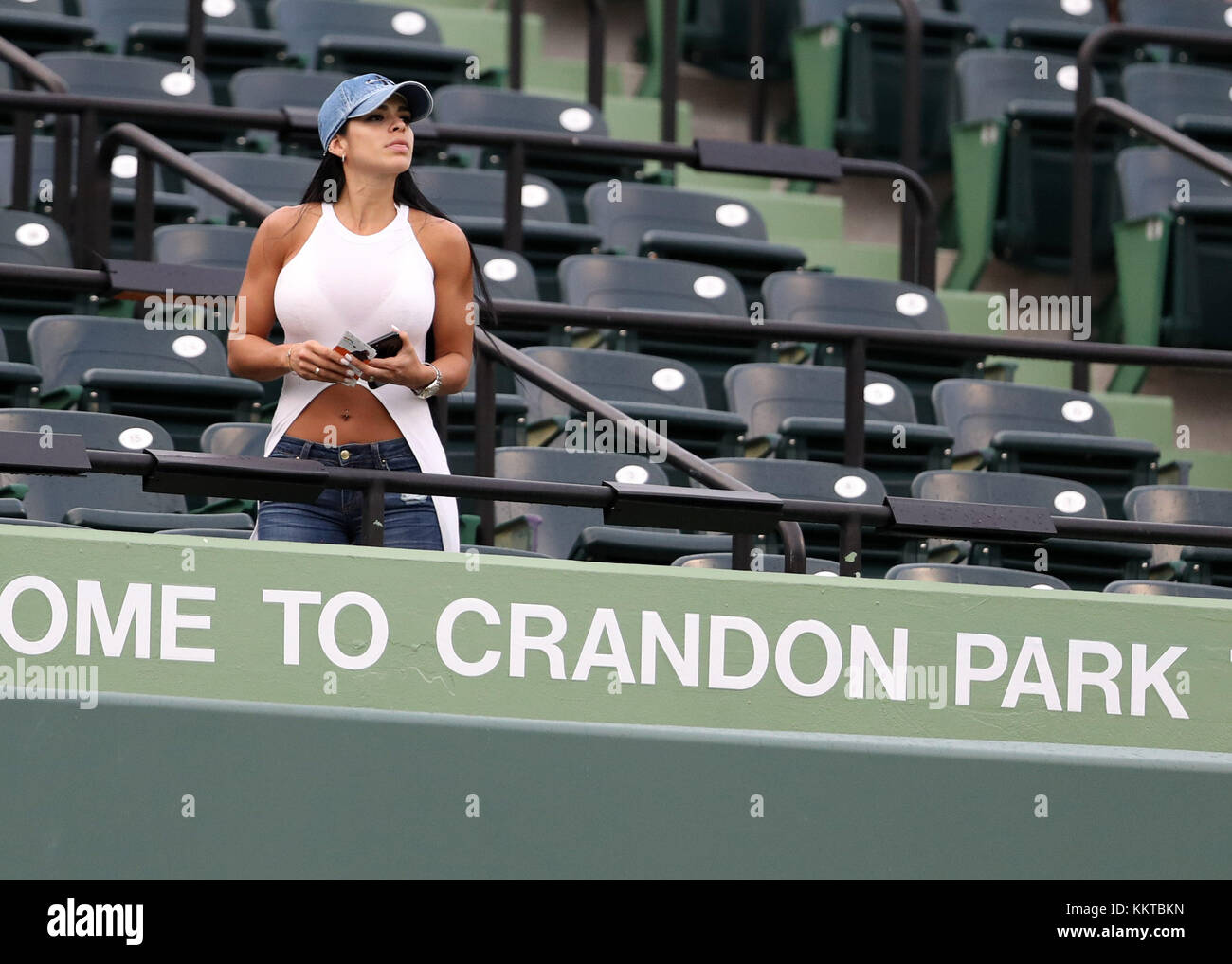 Michelle lewin hi-res stock photography and images - Alamy