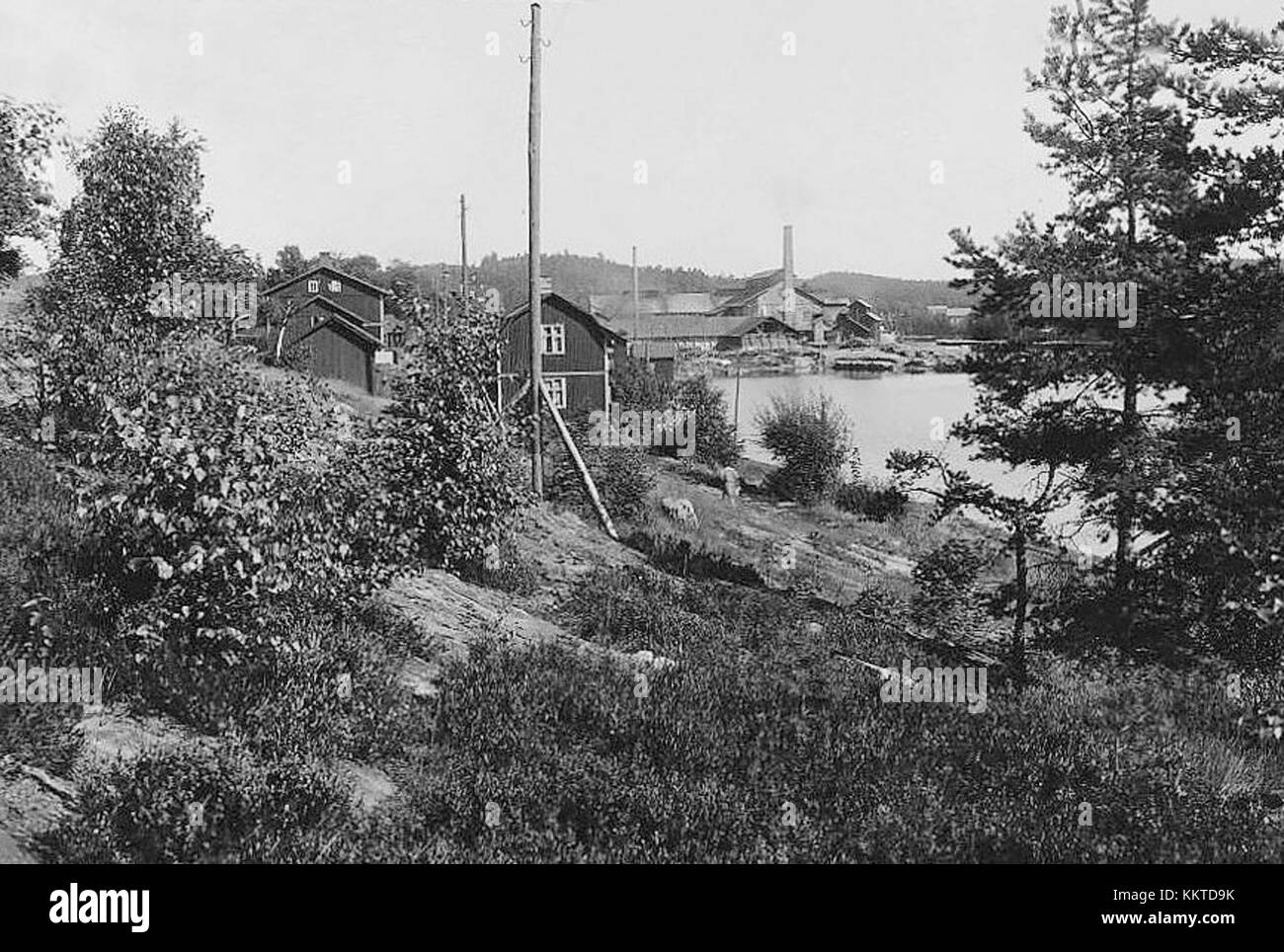 Glava Glasbruk, established in 1927, is a Swedish glassworks known for ...