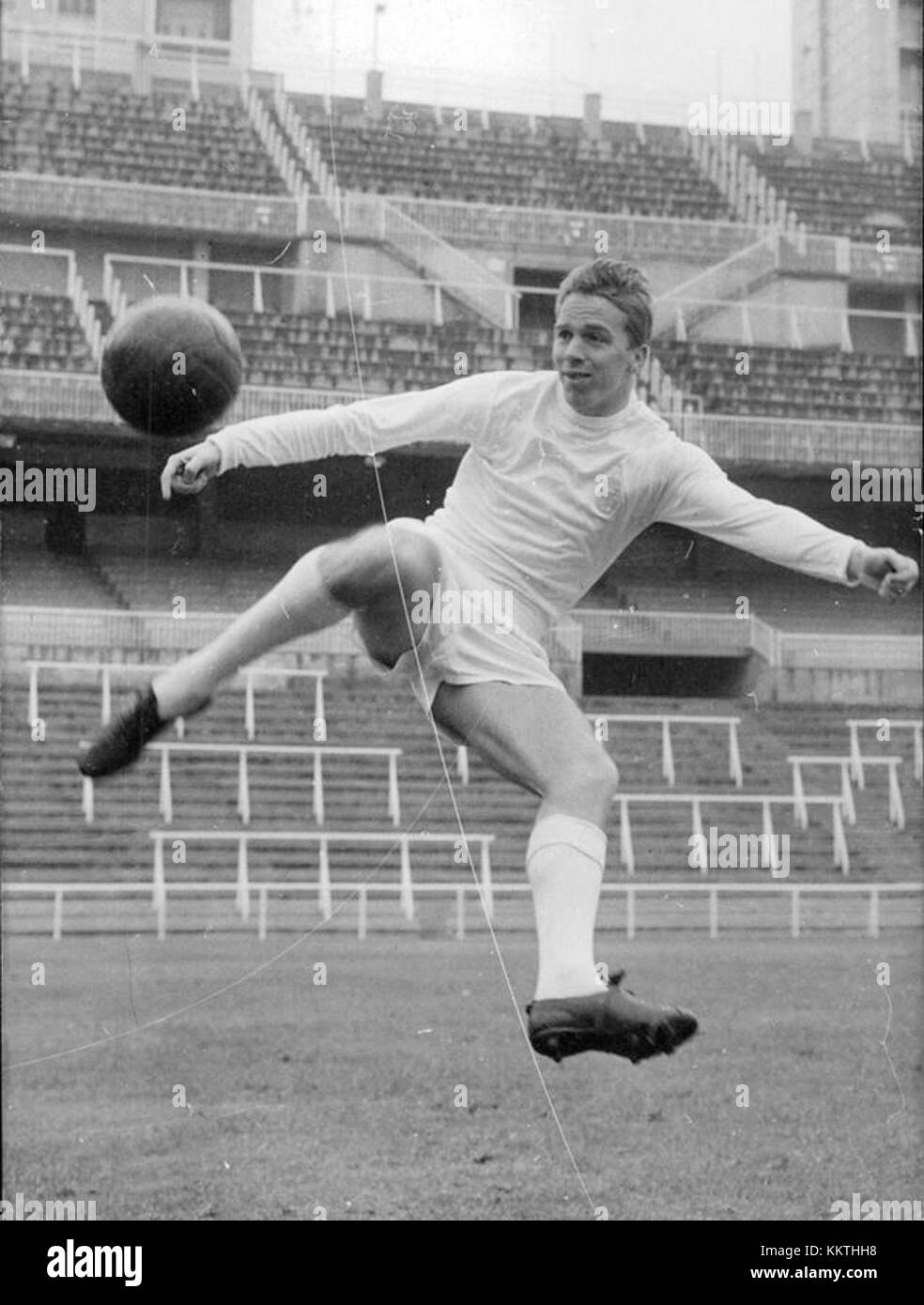 1960s footballers hi-res stock photography and images - Alamy