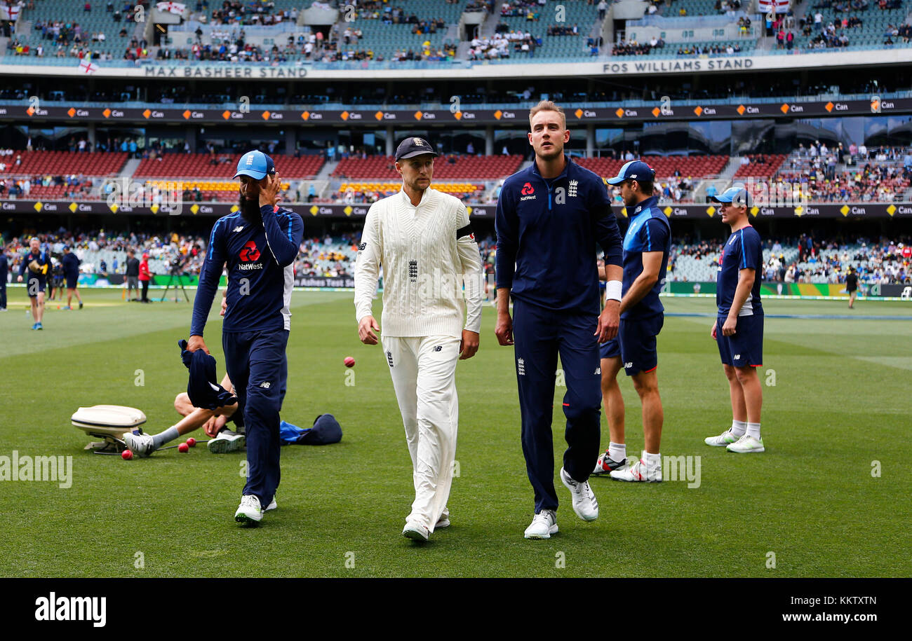 England's Joe Root and Stuart Broad during day one of the Ashes Test ...