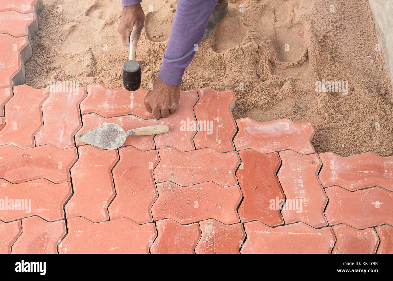 Craftsman man laying blocks hi-res stock photography and images - Alamy