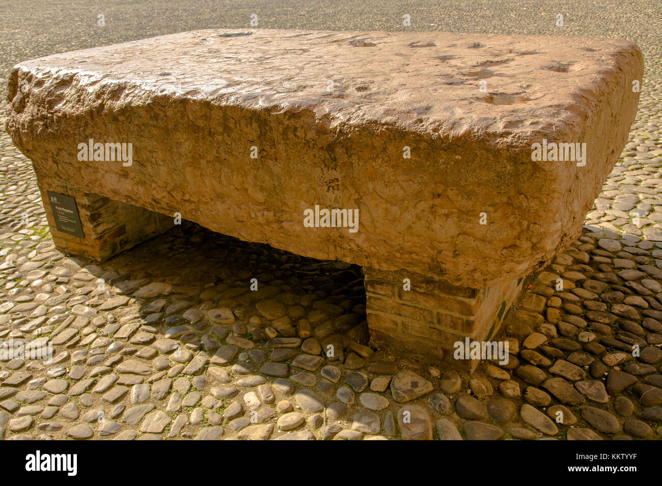 Preda ringadora haranguing stone piazza grande modena verona mar hi-res ...
