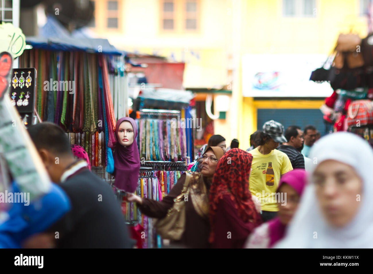 Crowded market hi-res stock photography and images - Alamy