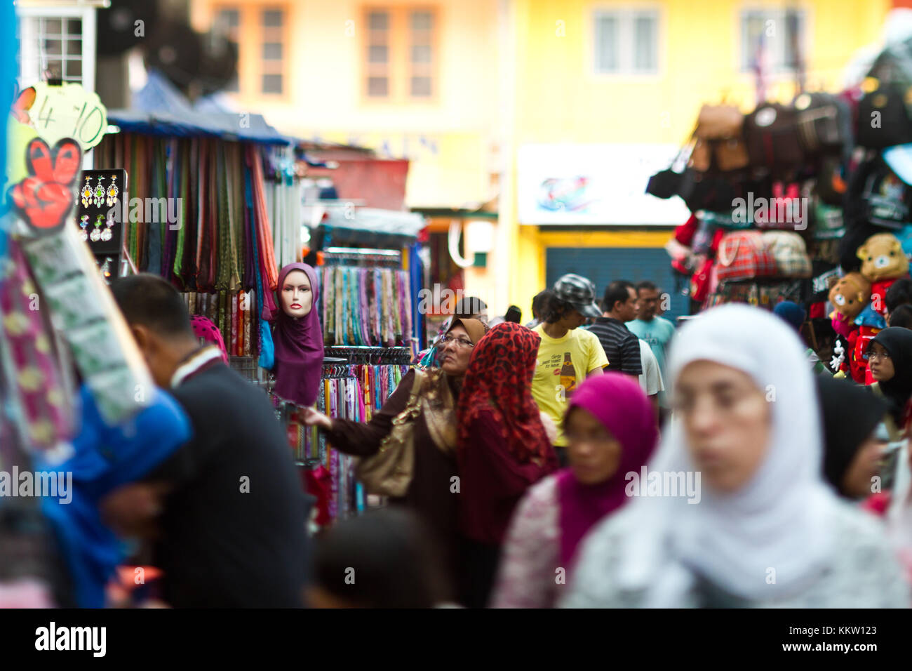 Crowded market hi-res stock photography and images - Alamy