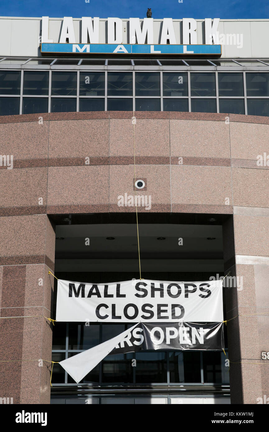 Closed shuttered shops hi-res stock photography and images - Alamy