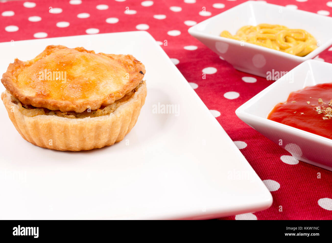 Single portion pie hi-res stock photography and images - Alamy