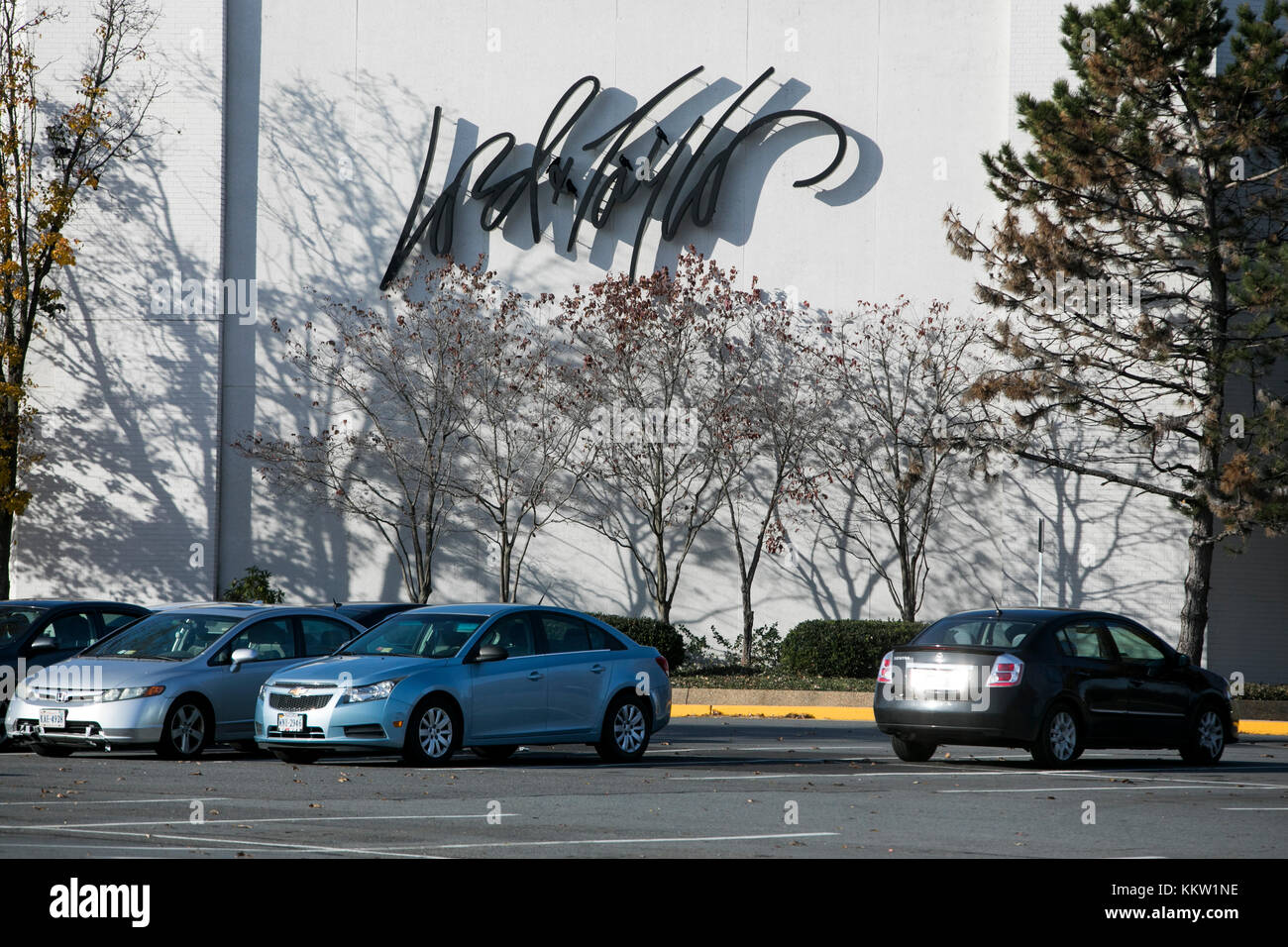 Lord and taylor sign hi-res stock photography and images - Alamy