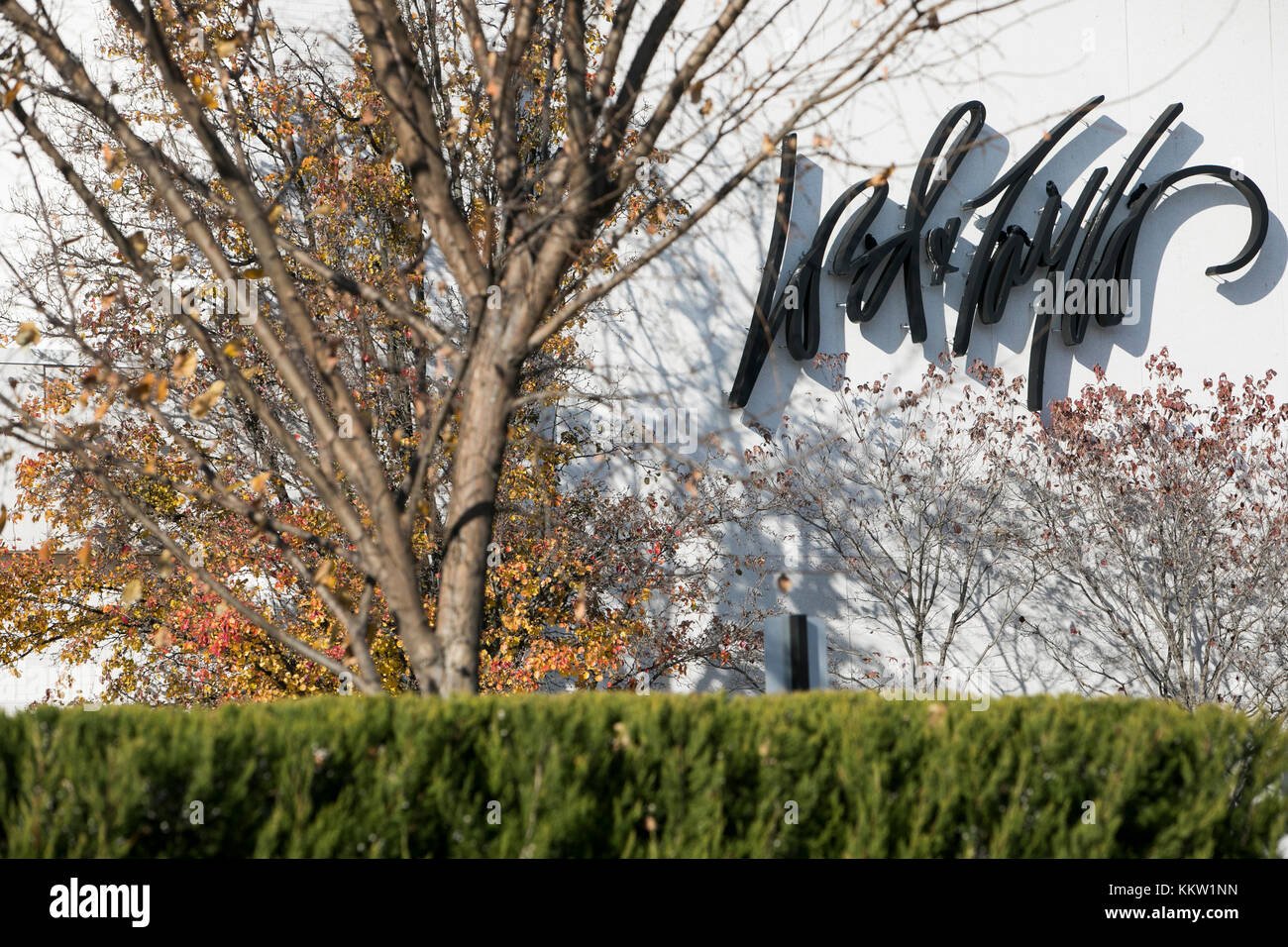 Lord and taylor sign hi-res stock photography and images - Alamy