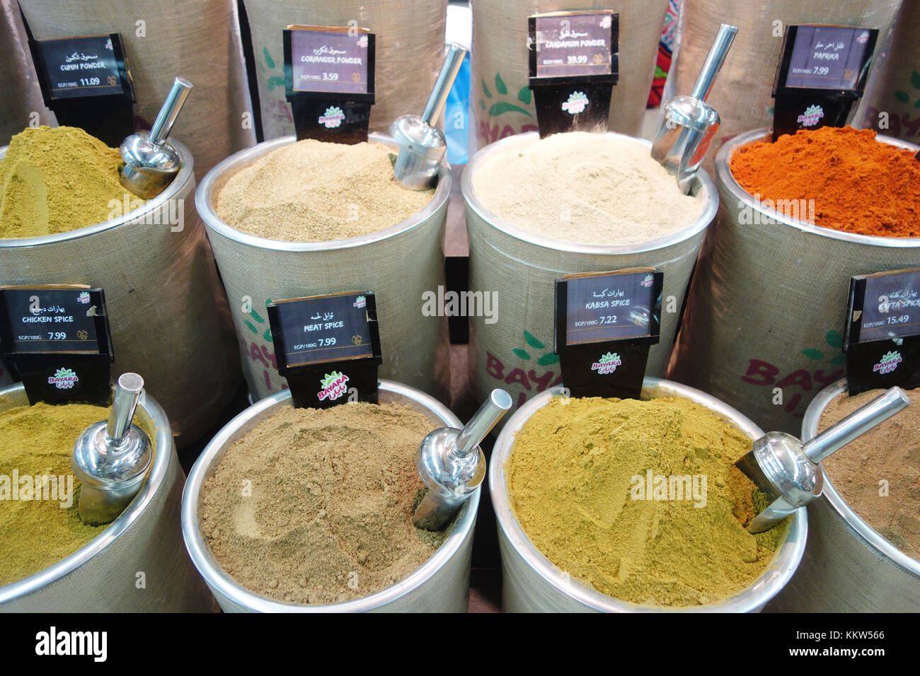 Ground spices on market Stock Photo - Alamy