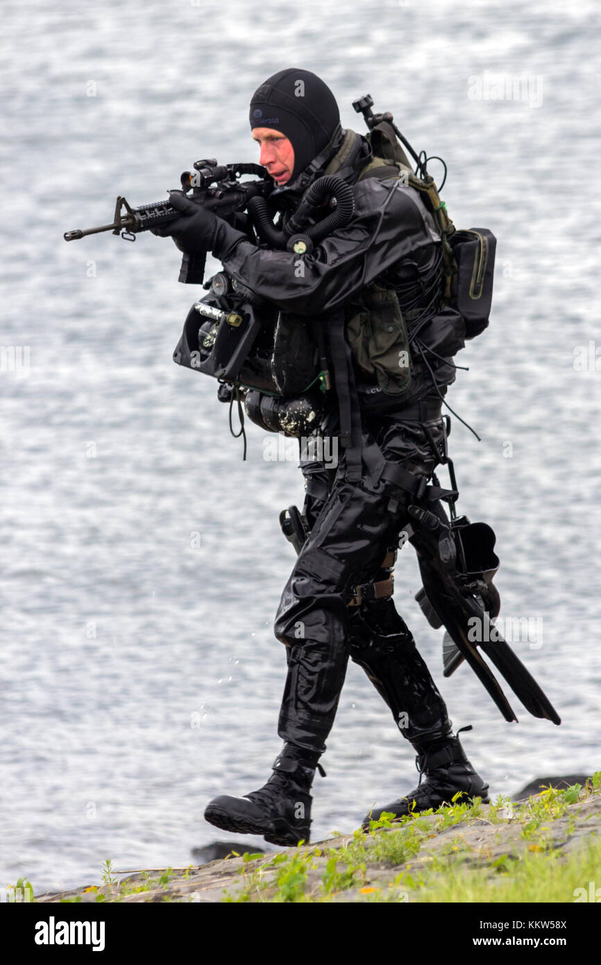 DEN HELDER, THE NETHERLANDS - JUN 23, 2013: Special Forces combat diver ...