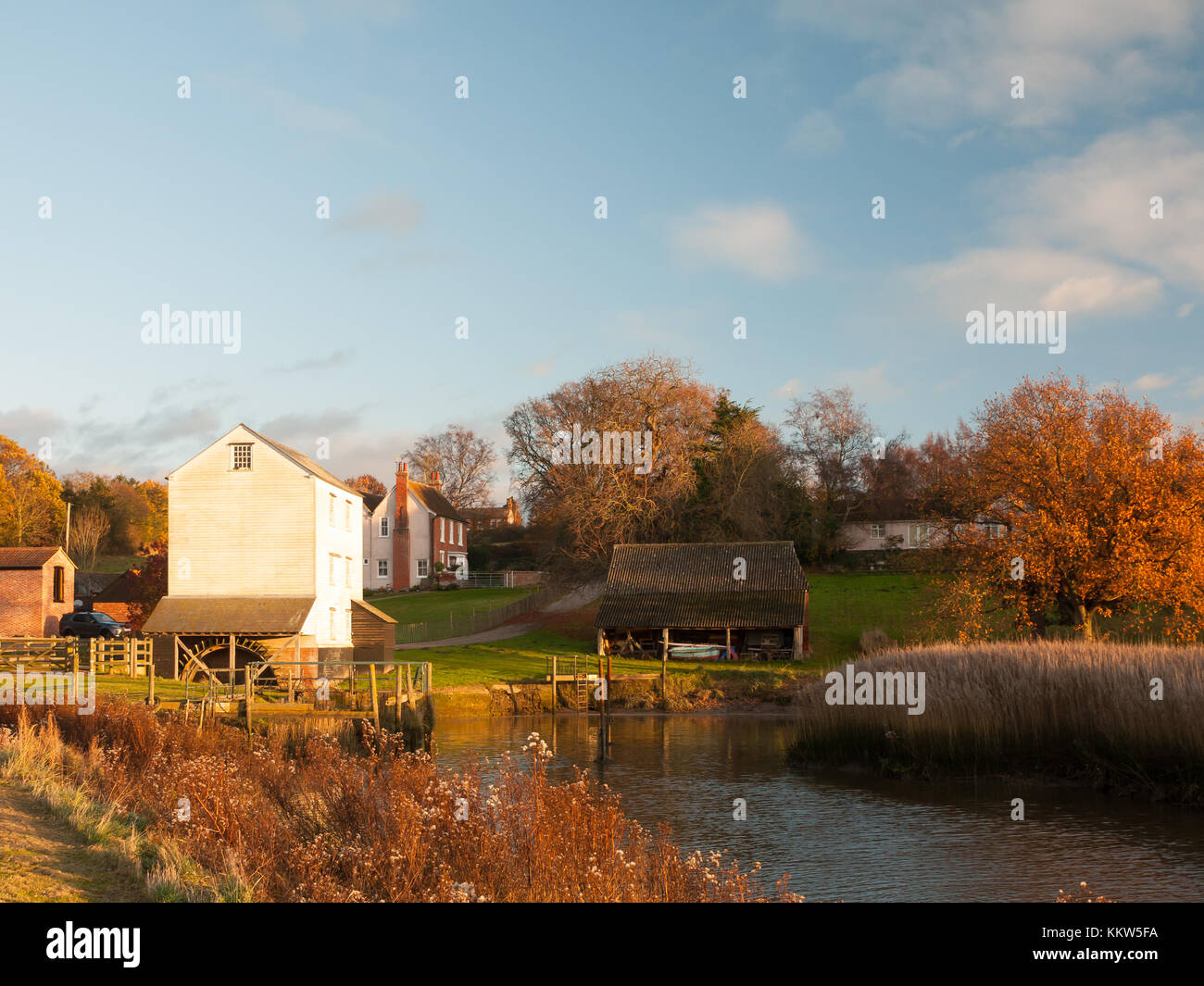 Old alresford lake hi-res stock photography and images - Alamy