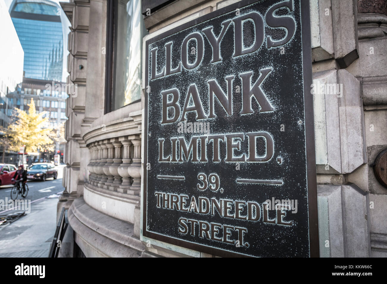 Lloyds bank limited threadneedle street hi-res stock photography and ...