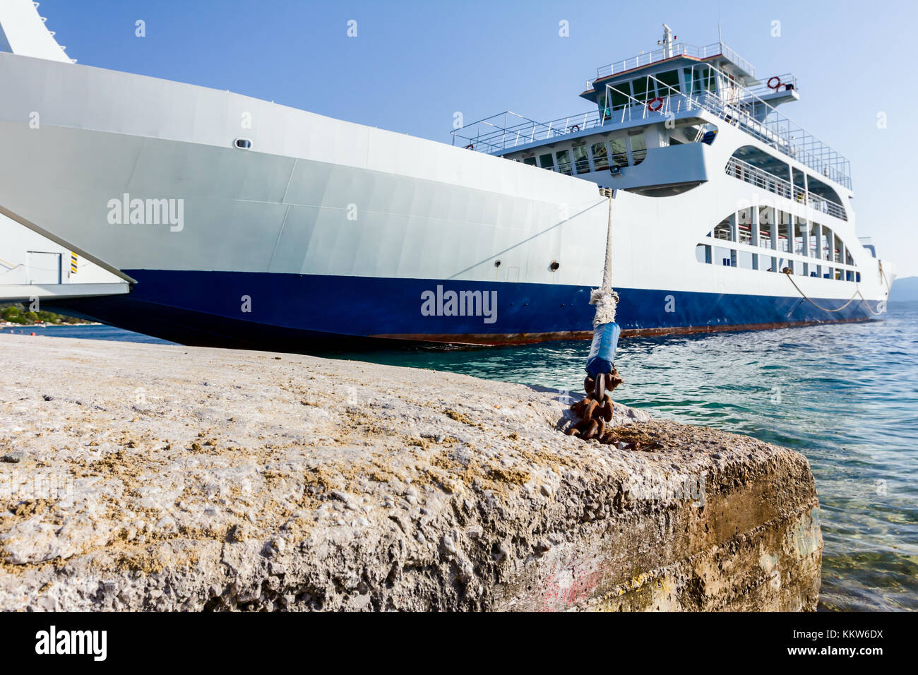 Ferry rope tied to the jetty hi-res stock photography and images - Alamy