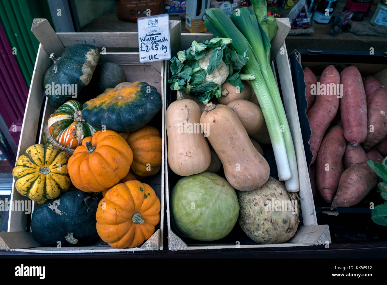 Seasonal mixed vegetables hi-res stock photography and images - Alamy