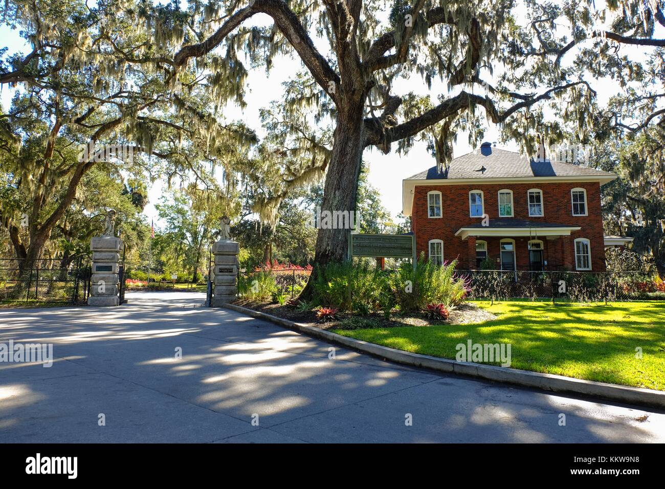 Bonaventure Cemetery in Savannah, Georgia Stock Photo - Alamy