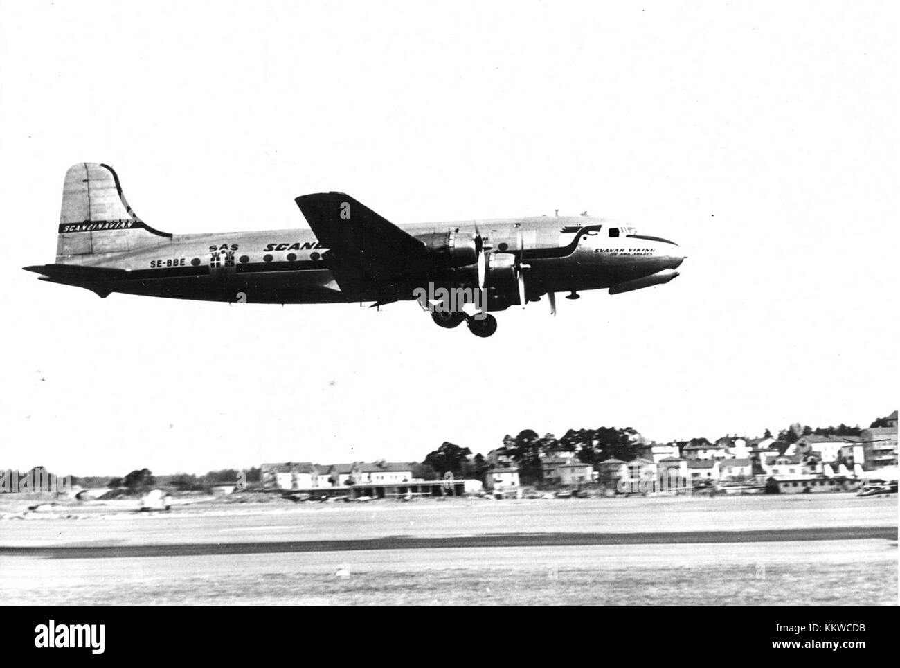 DC 4 Landing Stock Photo - Alamy