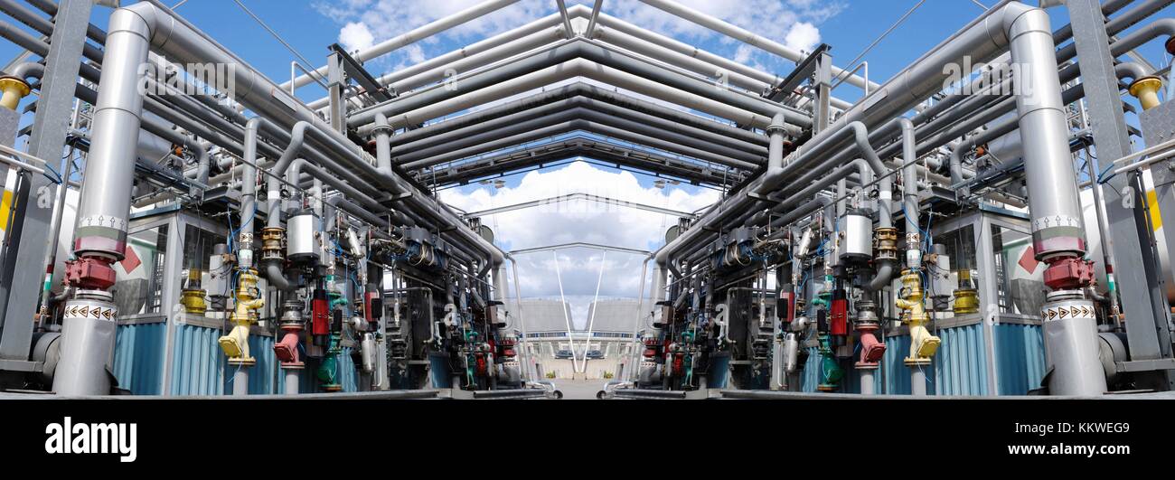 Refinery pipelines hi-res stock photography and images - Alamy