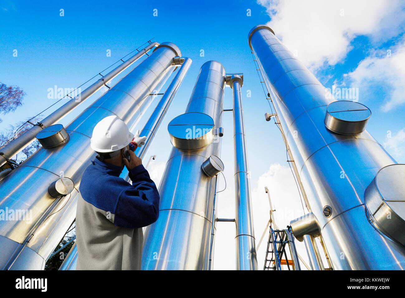 Refinery worker and towers hi-res stock photography and images - Alamy