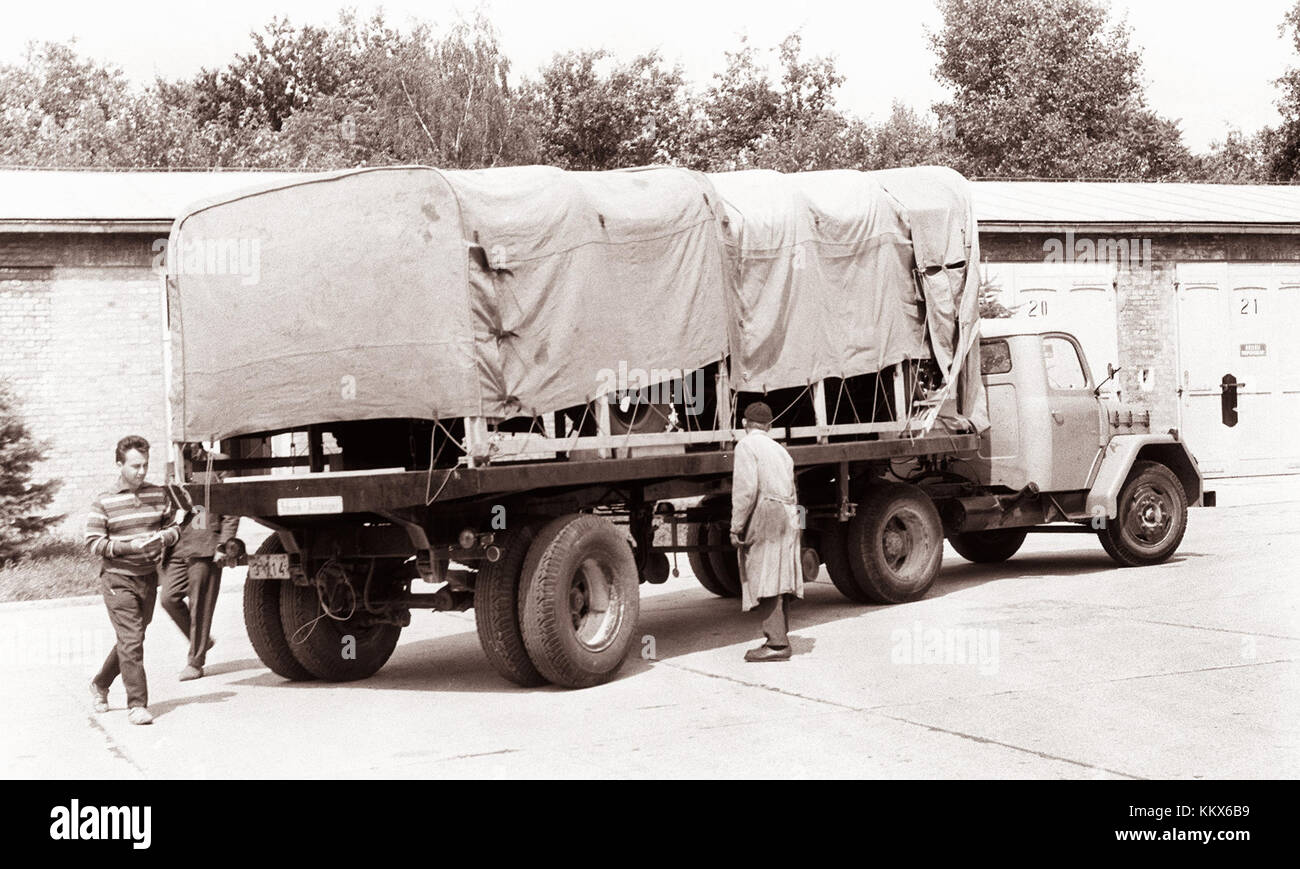 'Nov TAM na poti proti Beogradu 1961' translates to 'New TAM on the way ...